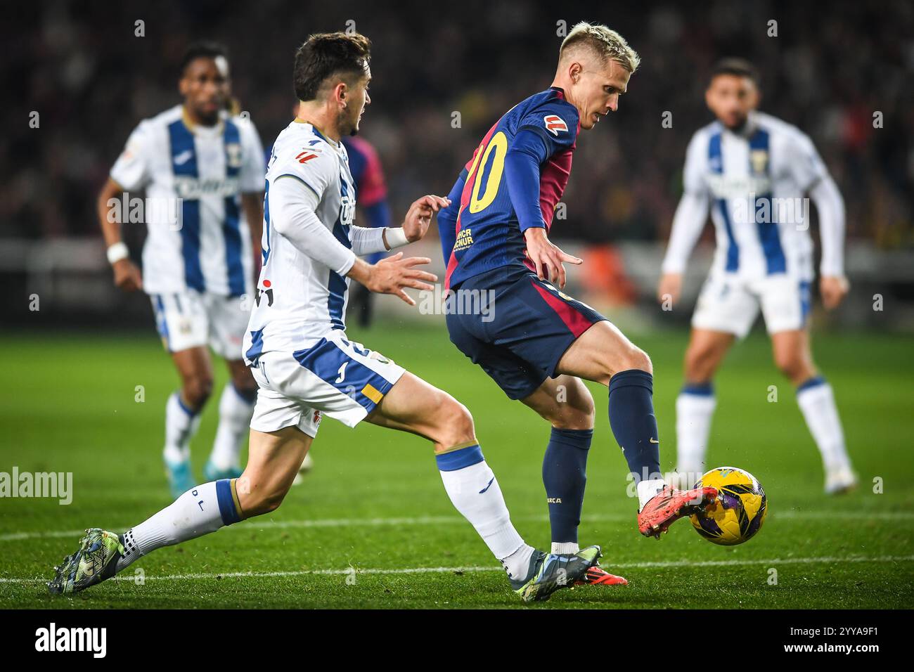 Barcelona, Espagne. 15th Dec, 2024. Javi HERNANDEZ of Leganes Dani OLMO ...