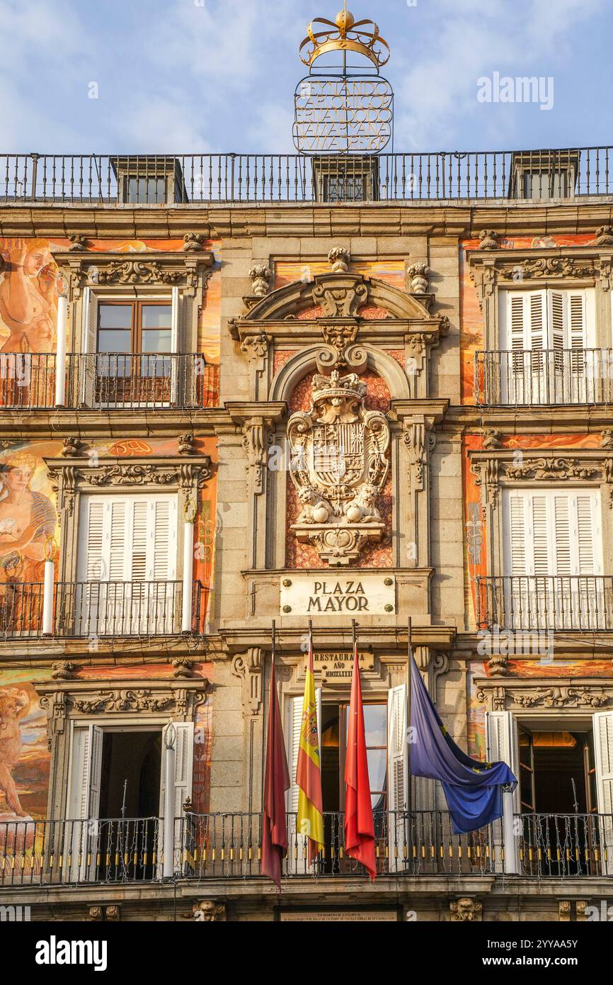 Facade buildings balconies flags hi-res stock photography and images ...