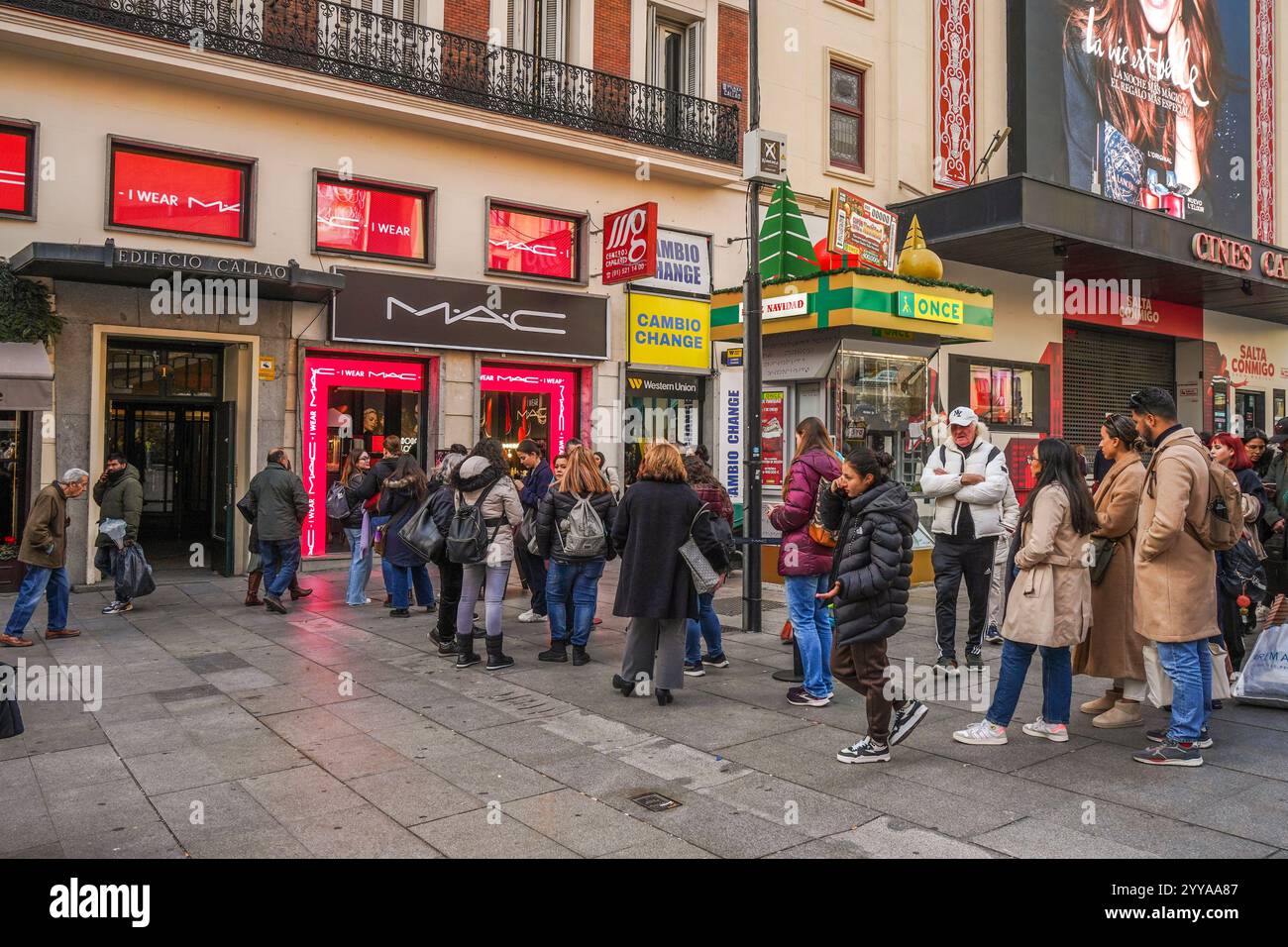 Row of people in front of mac cosmetics madrid hi-res stock photography ...