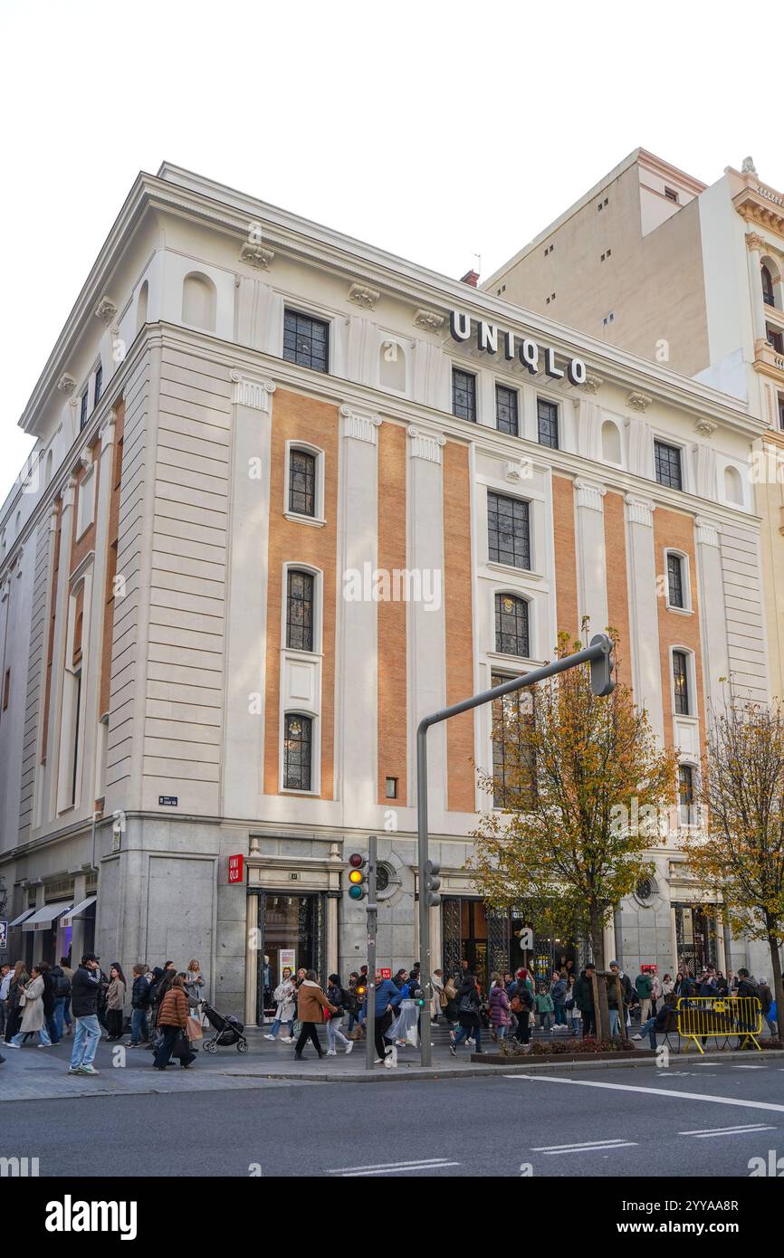 Uniqlo madrid hi-res stock photography and images - Alamy