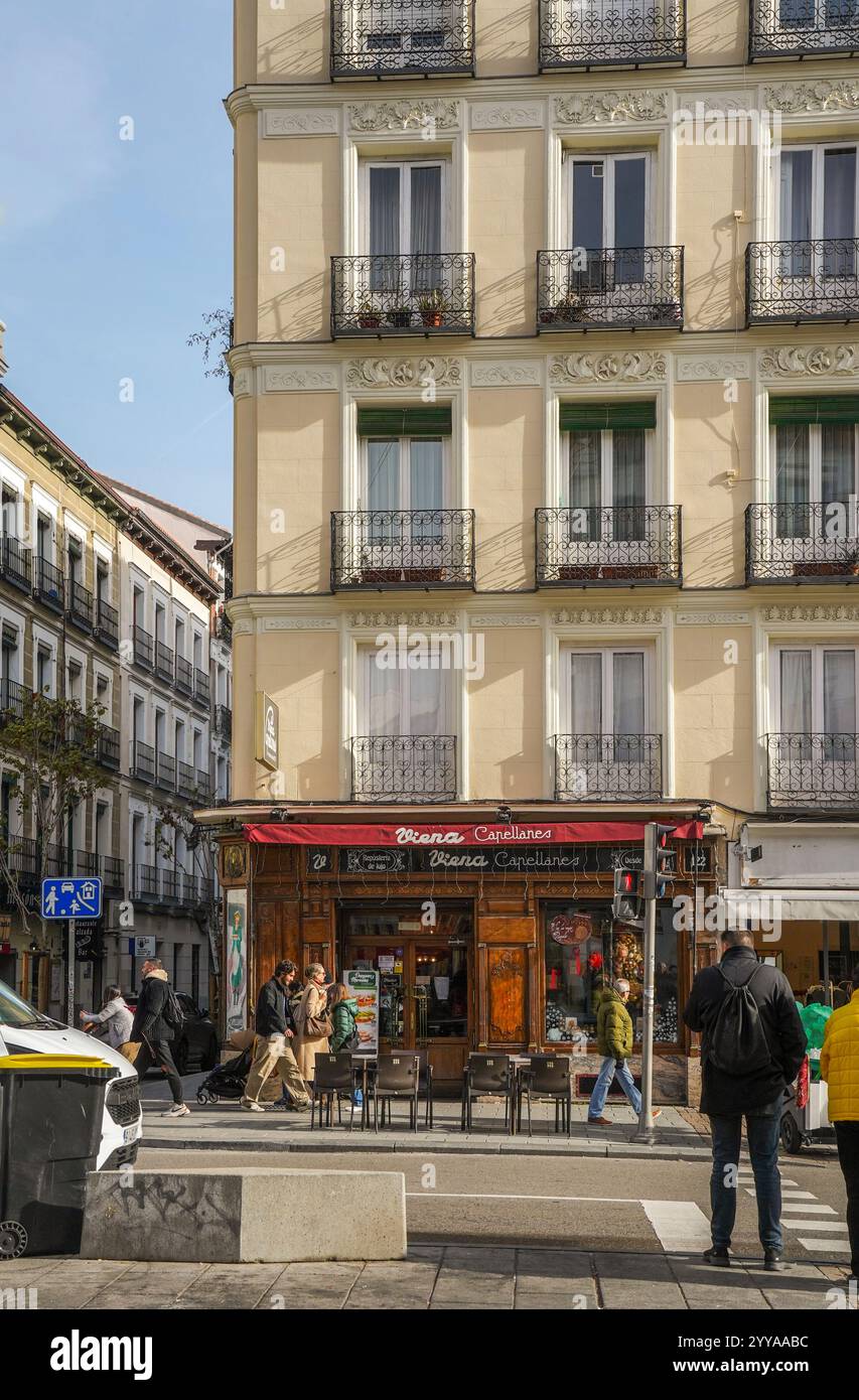 Spanish building, facade of apartment block with vintage bar, Madrid ...