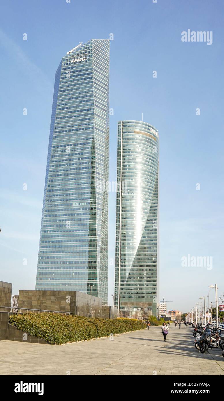 Torre de Cristal,Cristal Tower, Torre Emperador Castellana skyscrapers ...