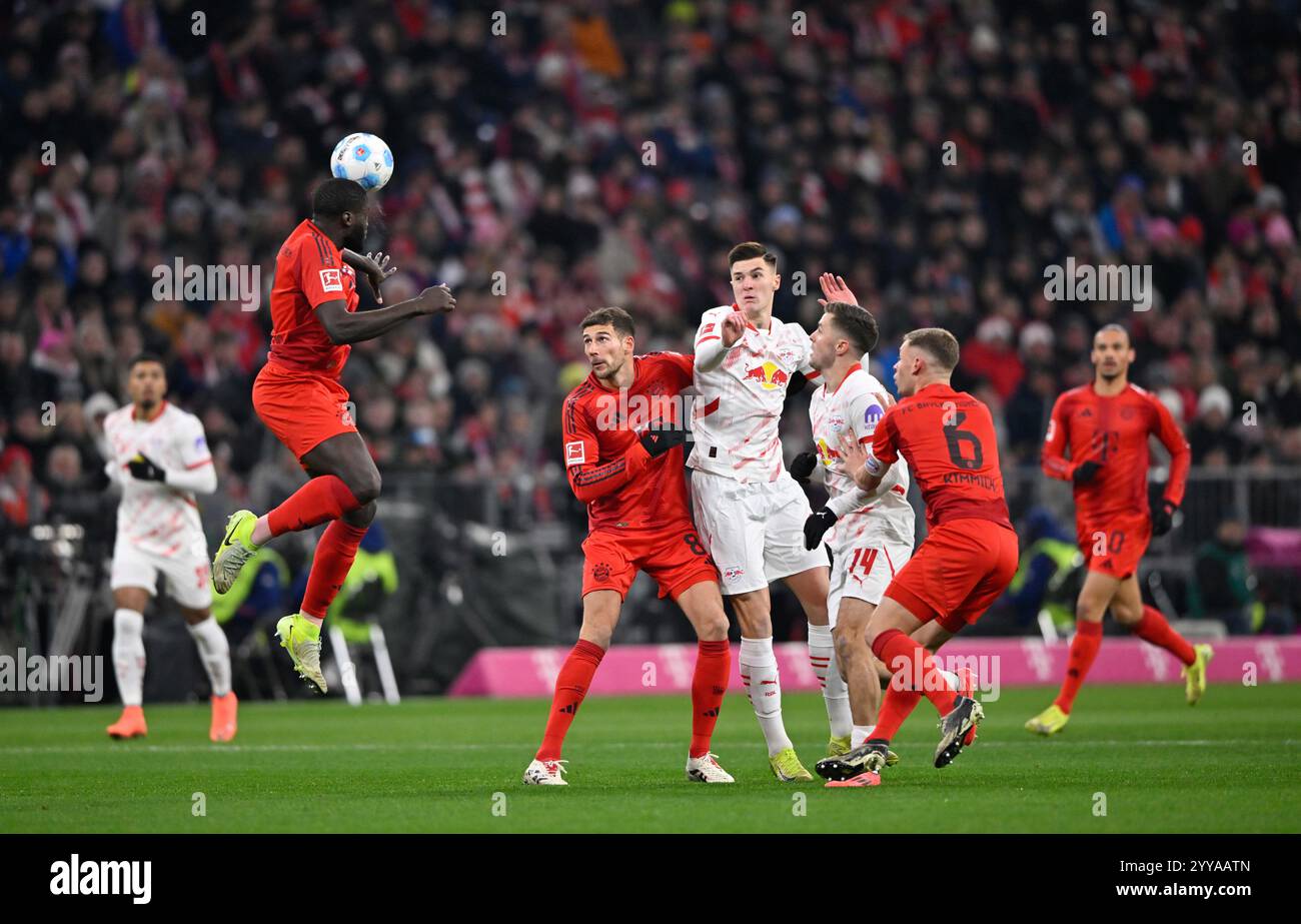 Dayot Upamecano FC Bayern Muenchen FCB (02) Aktion Leon Goretzka FC ...