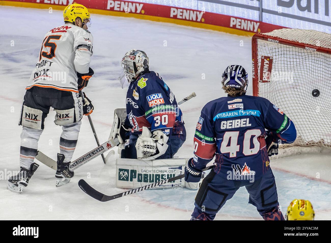Berlin, Germany. 20th Dec, 2024. Ice hockey: DEL, Eisbären Berlin ...