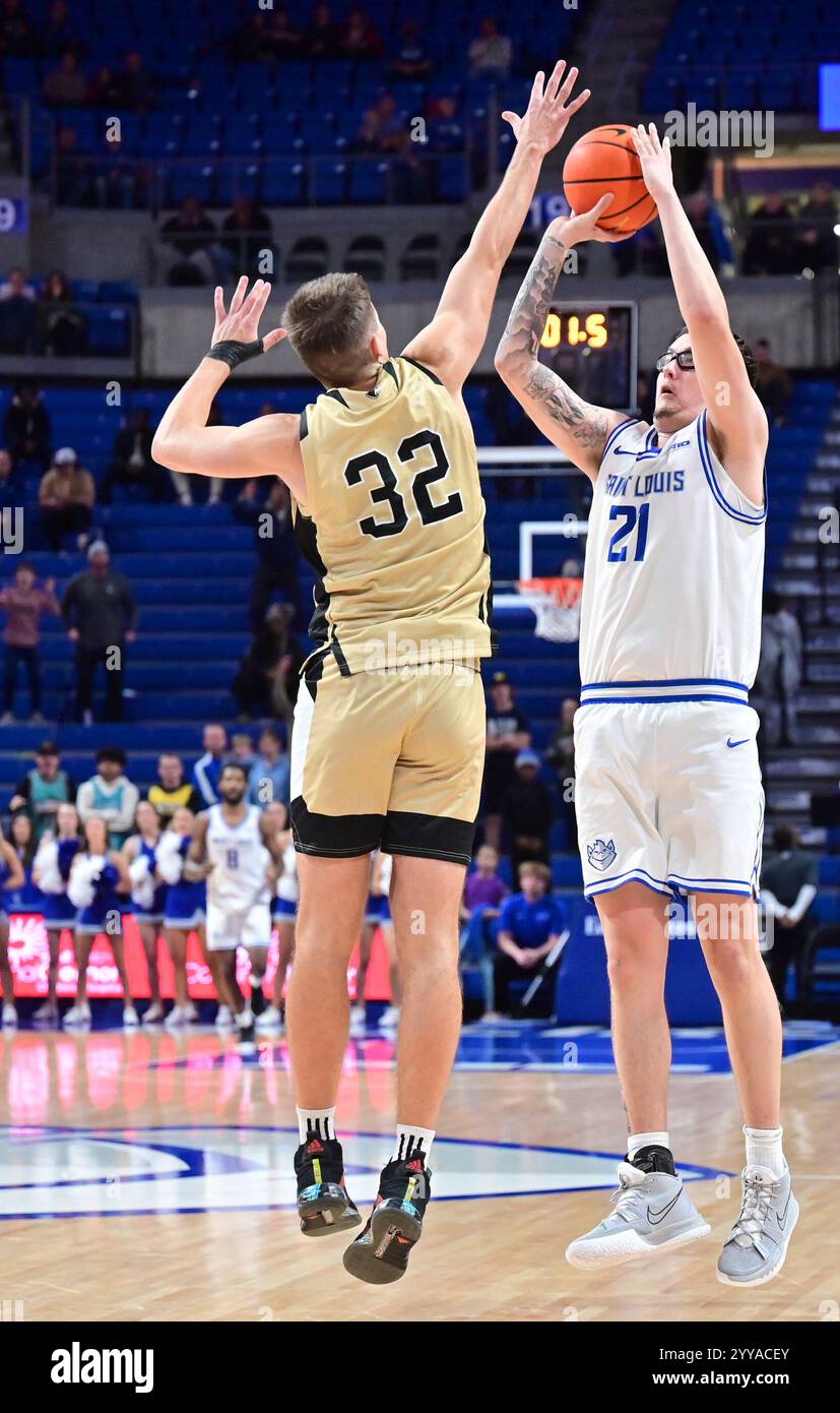 ST. LOUIS, MO - DECEMBER 18: Saint Louis center Robbie Avila (21 ...