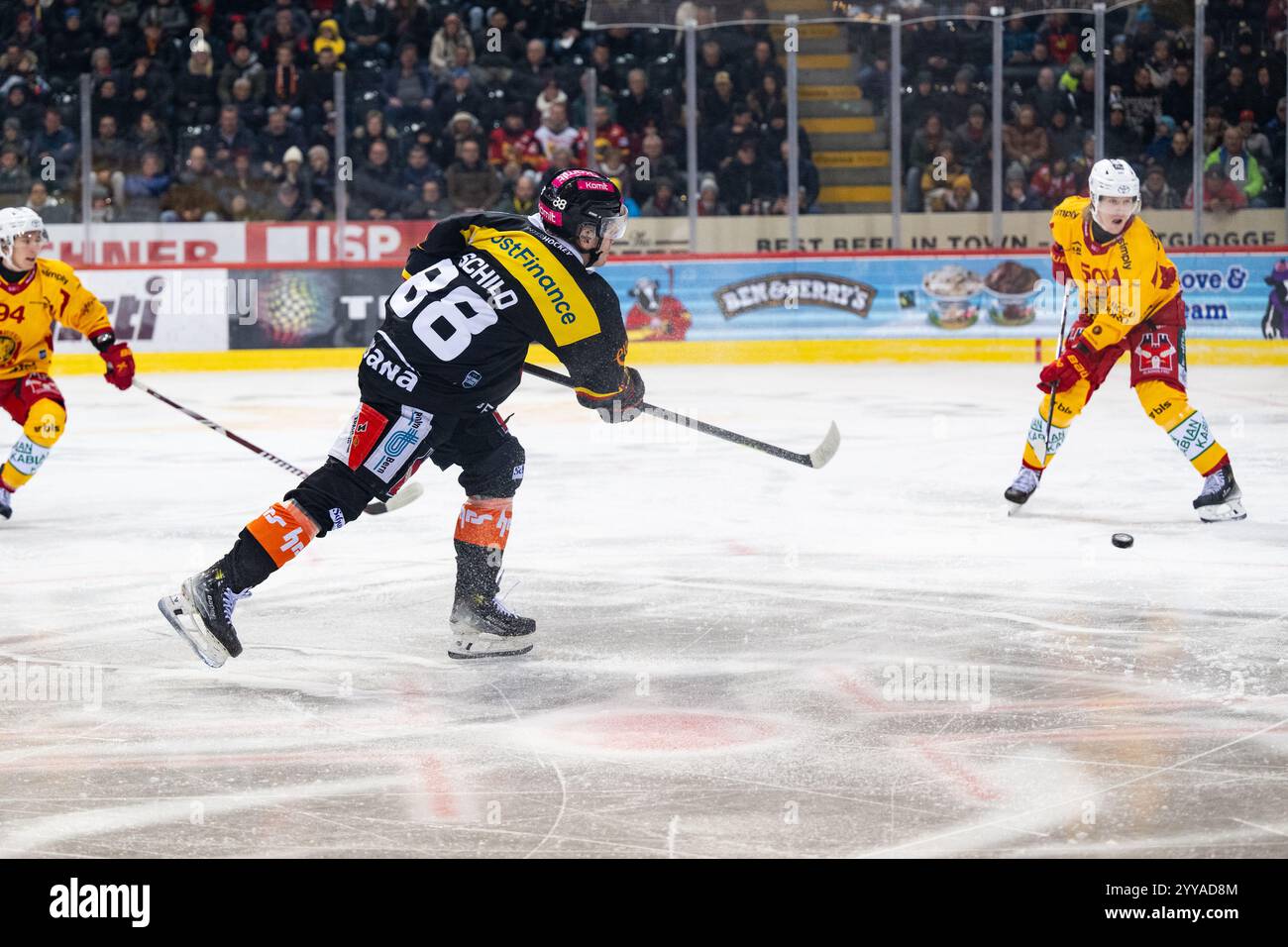 20/12/2024, Bern, PostFinance Arena, NL: SC Bern - SCL Tigers, goal ...