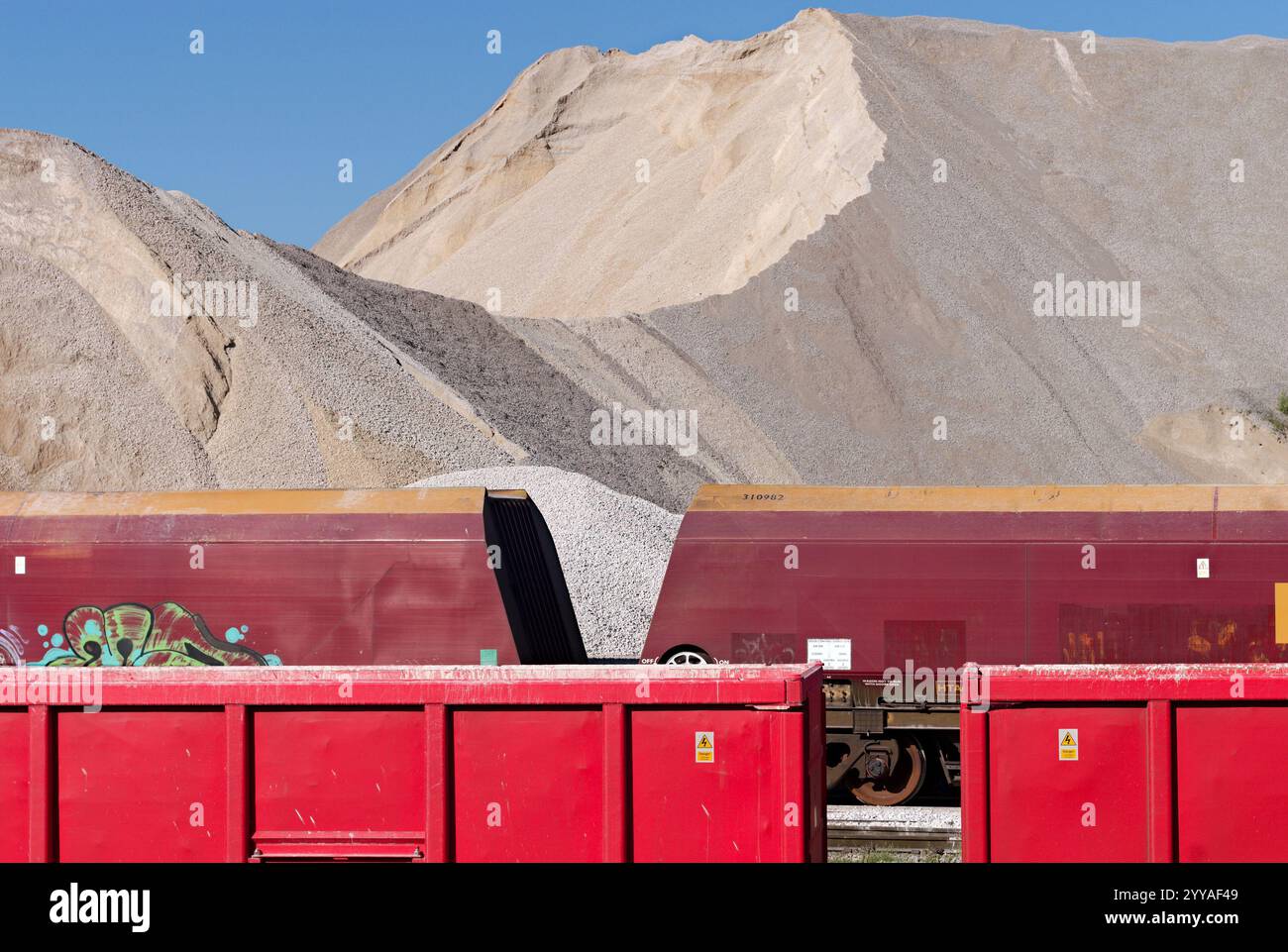 Railway aggregate loading at Cemex quarry Stock Photo - Alamy