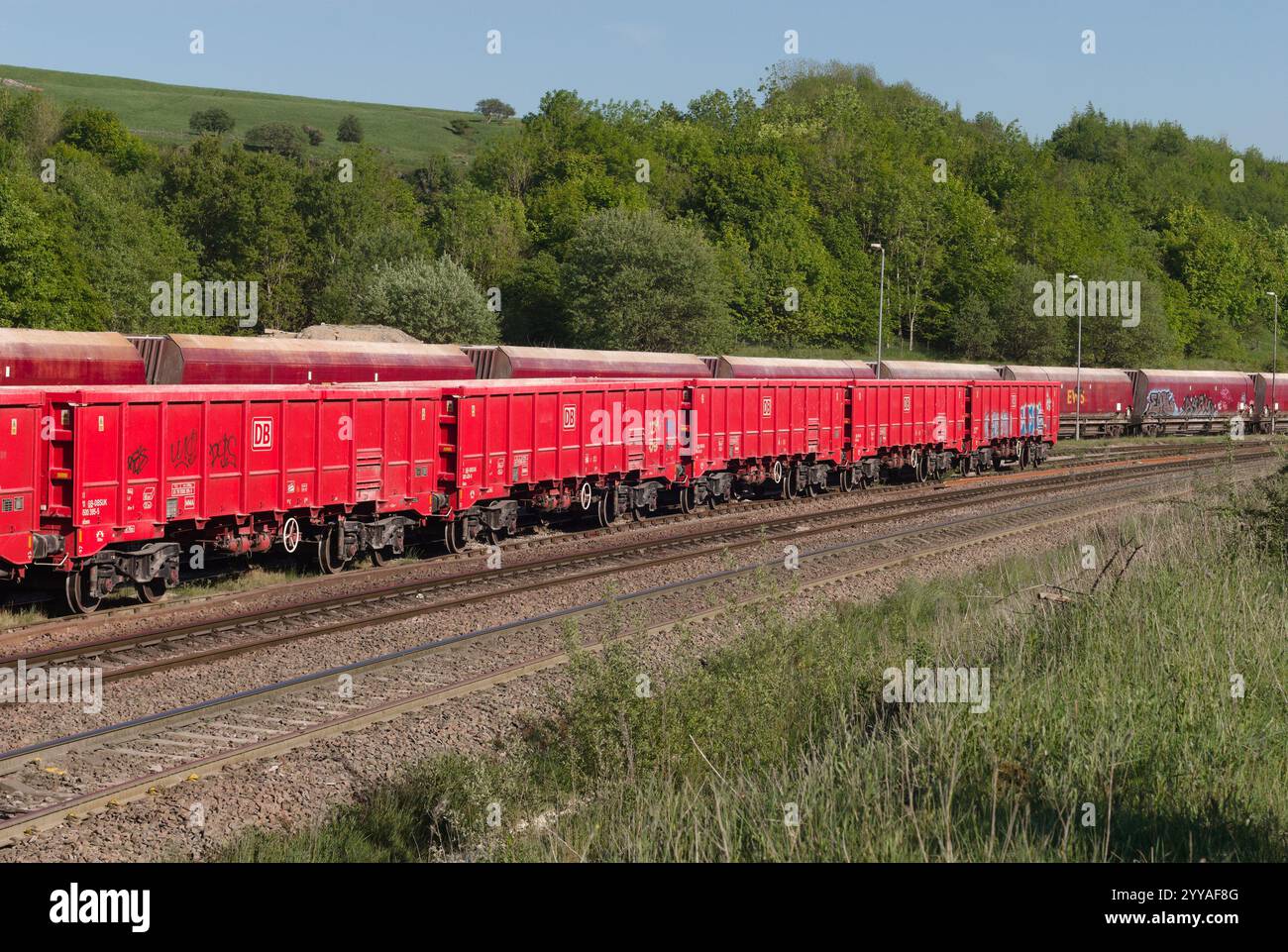 Railway aggregate loading at Cemex quarry Stock Photo - Alamy