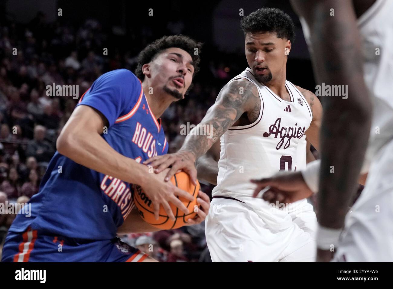 Texas A&M guard Jace Carter (0) knocks the ball out of the hands of ...