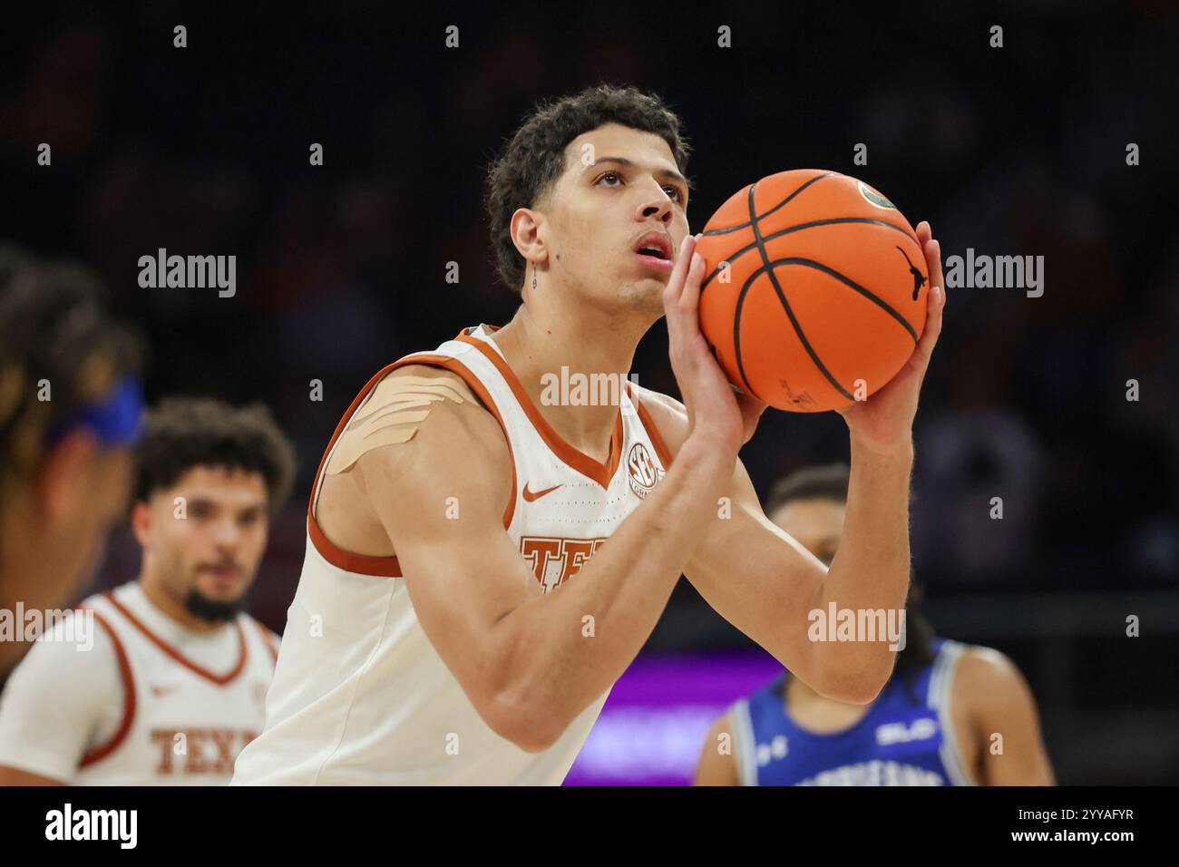 AUSTIN, TX - DECEMBER 19: Texas Longhorns forward Kadin Shedrick (5 ...