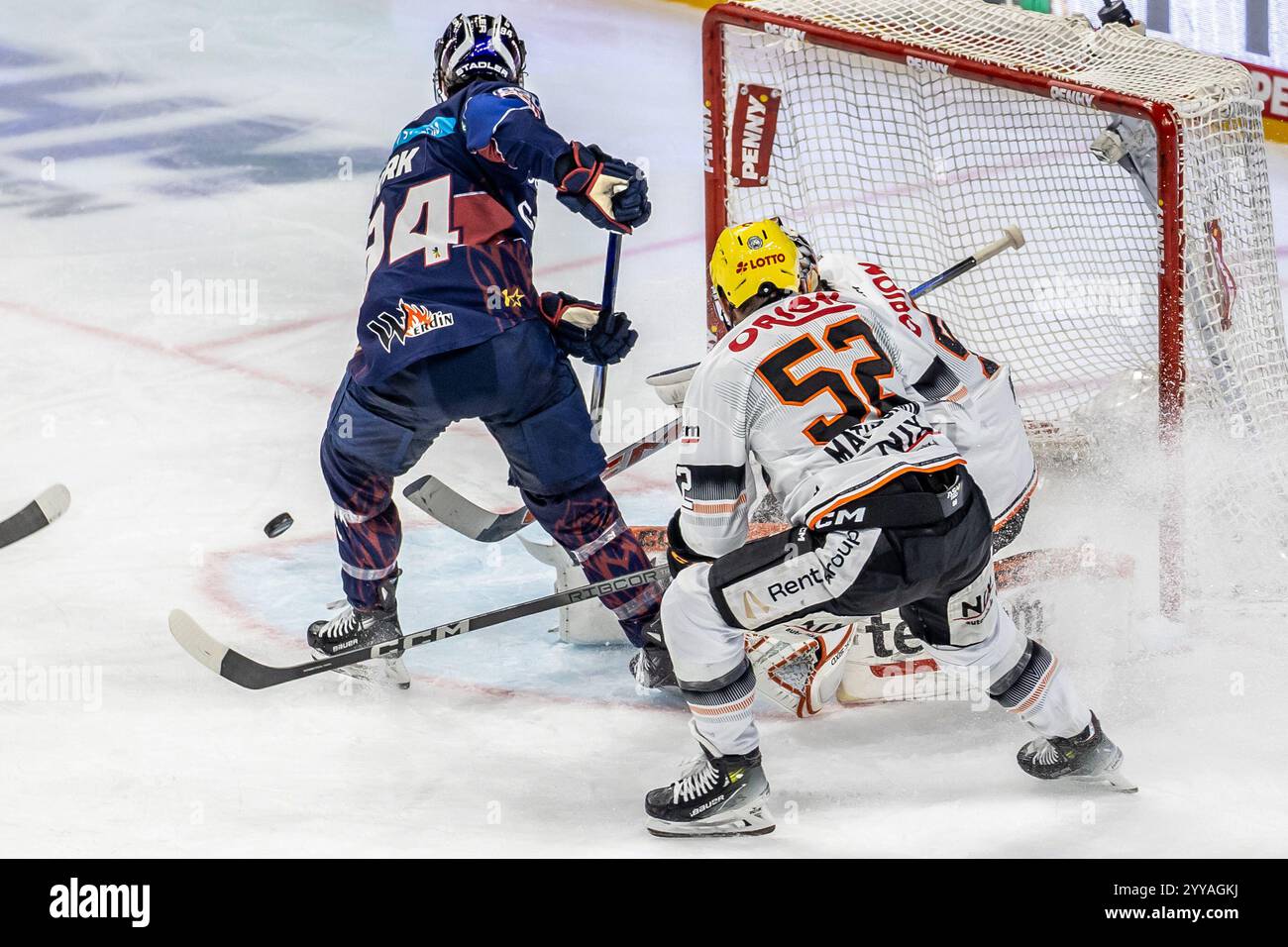 Berlin, Germany. 20th Dec, 2024. Ice hockey: DEL, Eisbären Berlin ...
