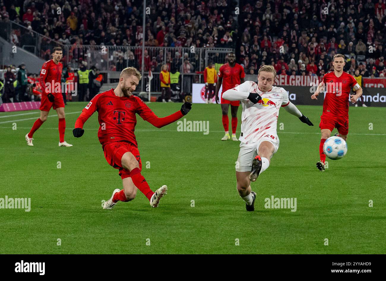 Muenchen, Deutschland. 20th Dec, 2024. Xaver Schlager (RB Leipzig, #24 ...