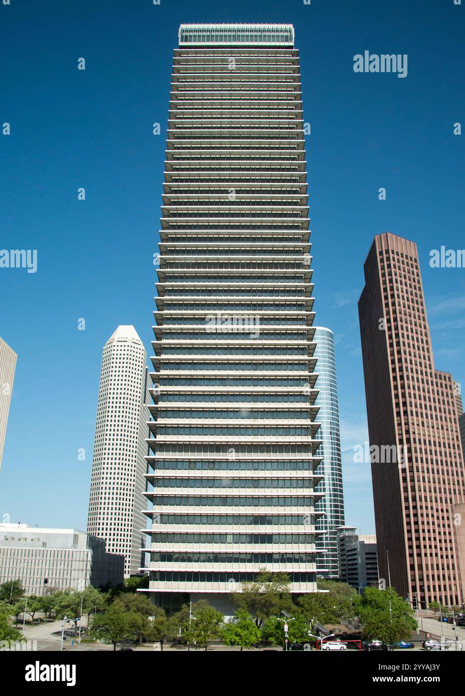 Houston texas downtown skyline red hi-res stock photography and images ...