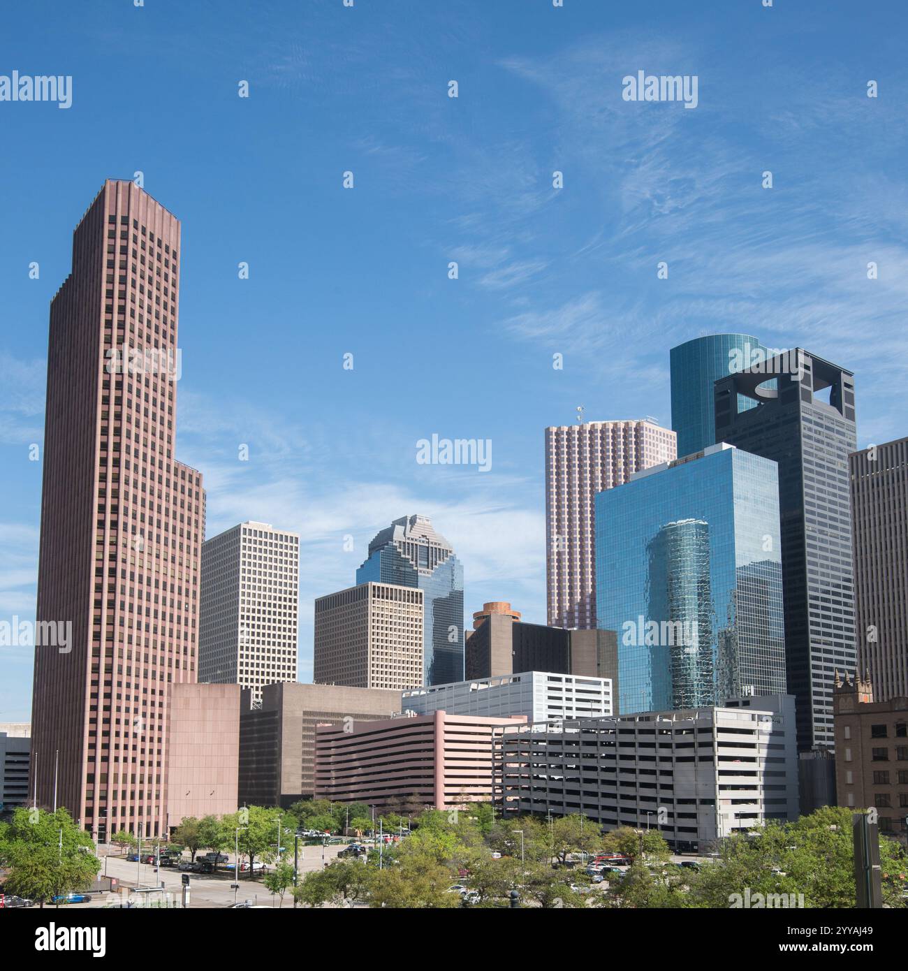 Houston texas downtown skyline red hi-res stock photography and images ...