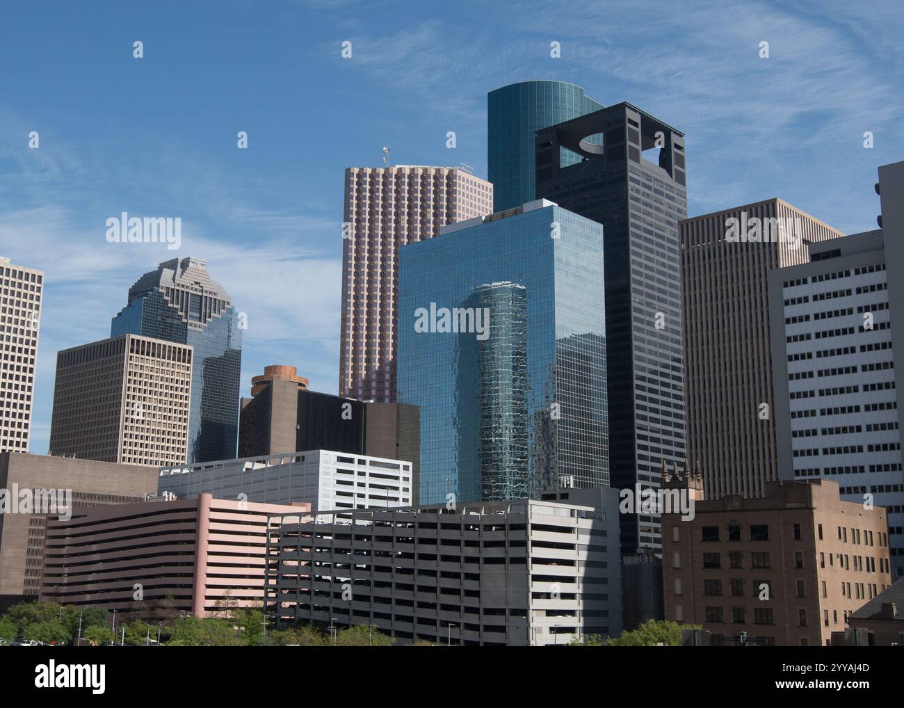 Houston texas downtown skyline red hi-res stock photography and images ...