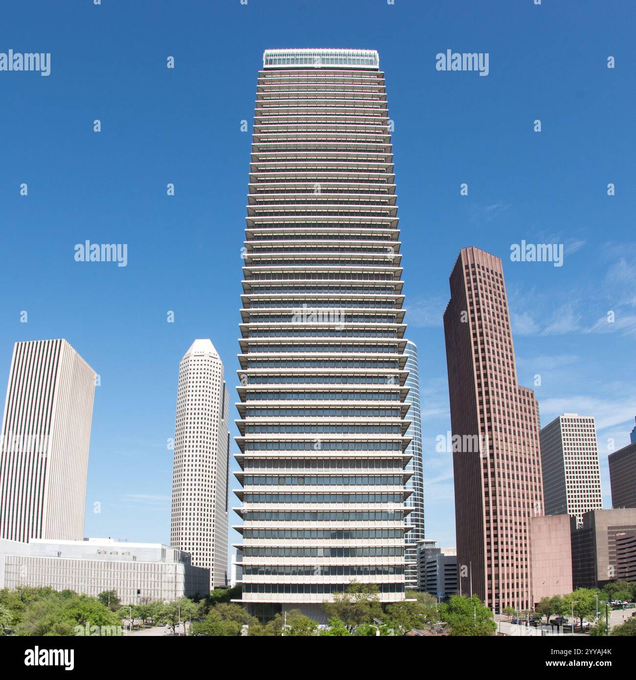 Houston texas downtown skyline red hi-res stock photography and images ...