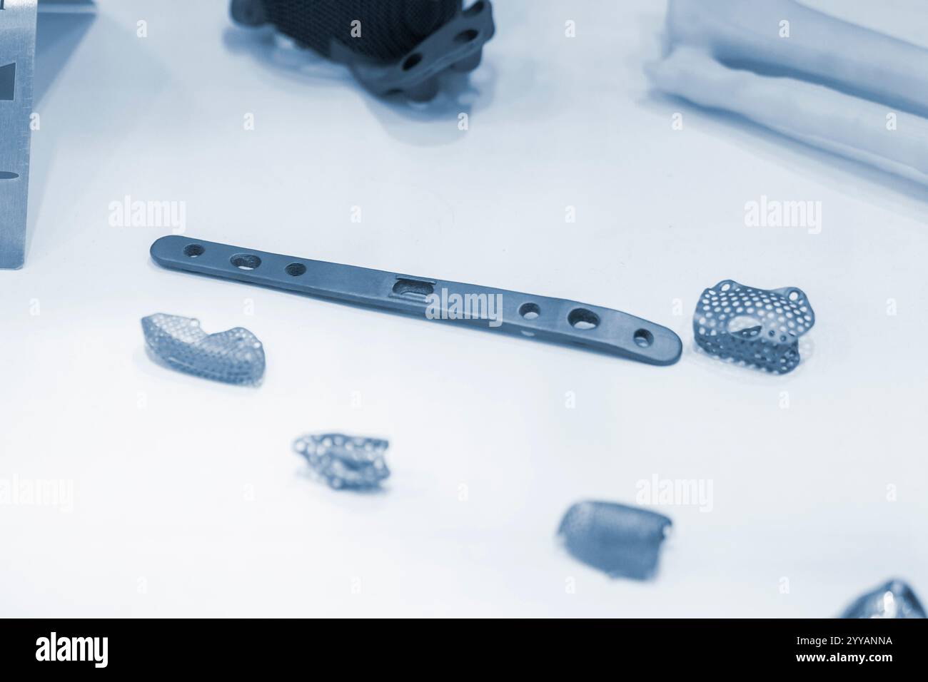 Individual plates for osteosynthesis and dental membranes for directed ...