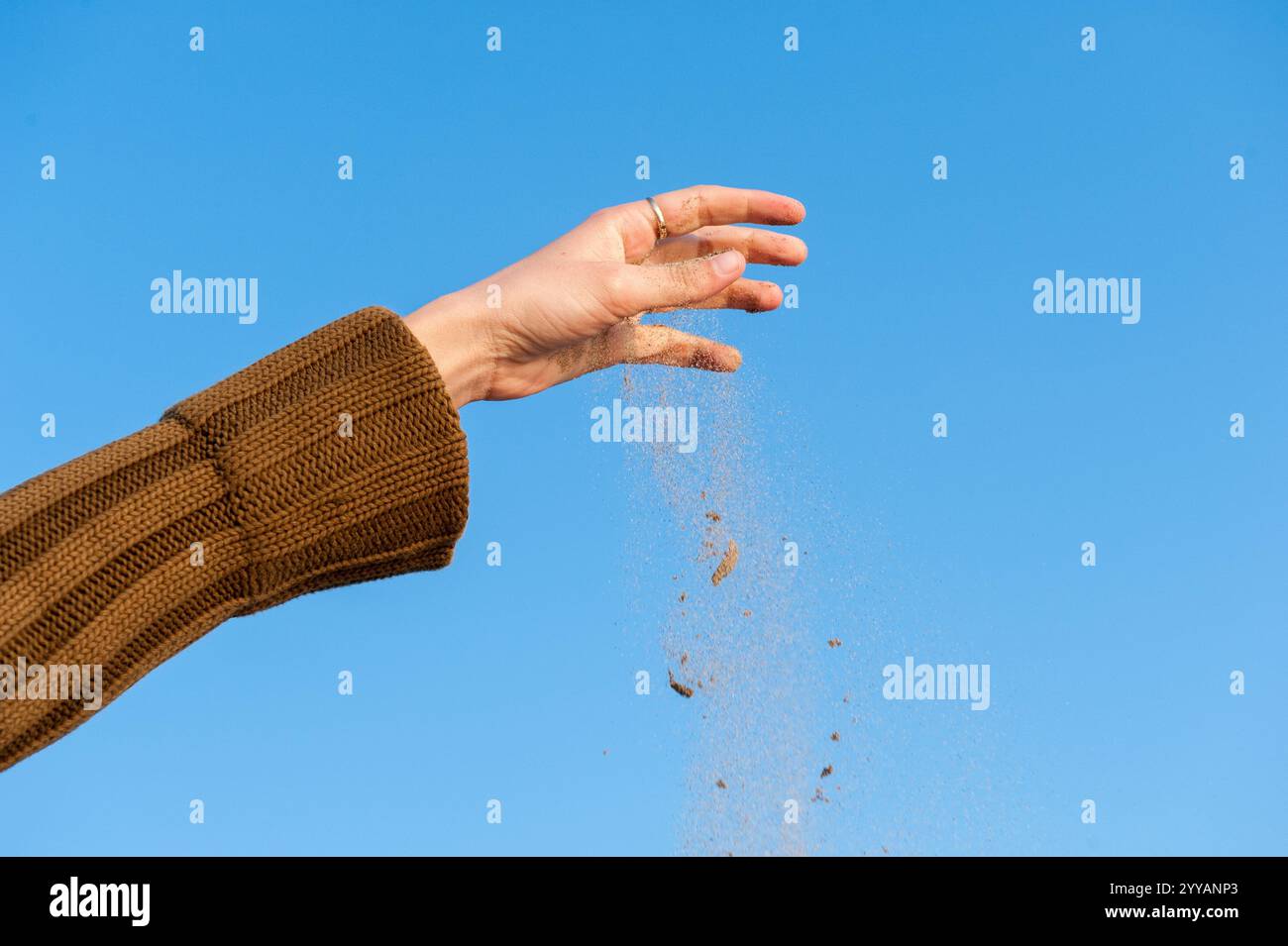 Hand pouring sand hi-res stock photography and images - Alamy