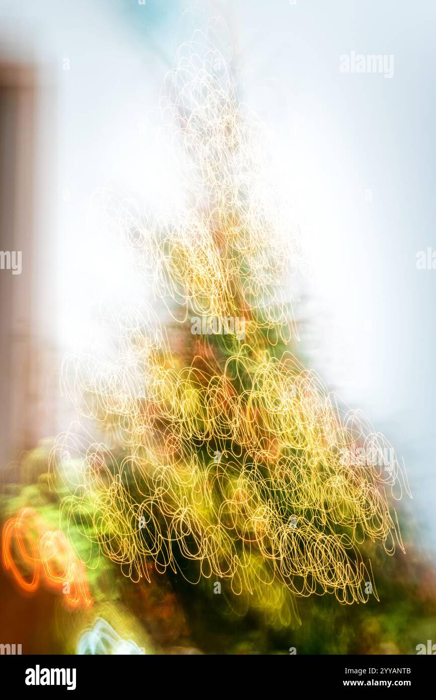 Dynamic Abstract Traces of Light with Blurred Movements and Vibrant ...