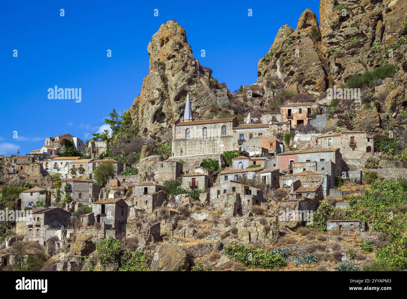 Rock ghost town pentedattilo hi-res stock photography and images - Alamy