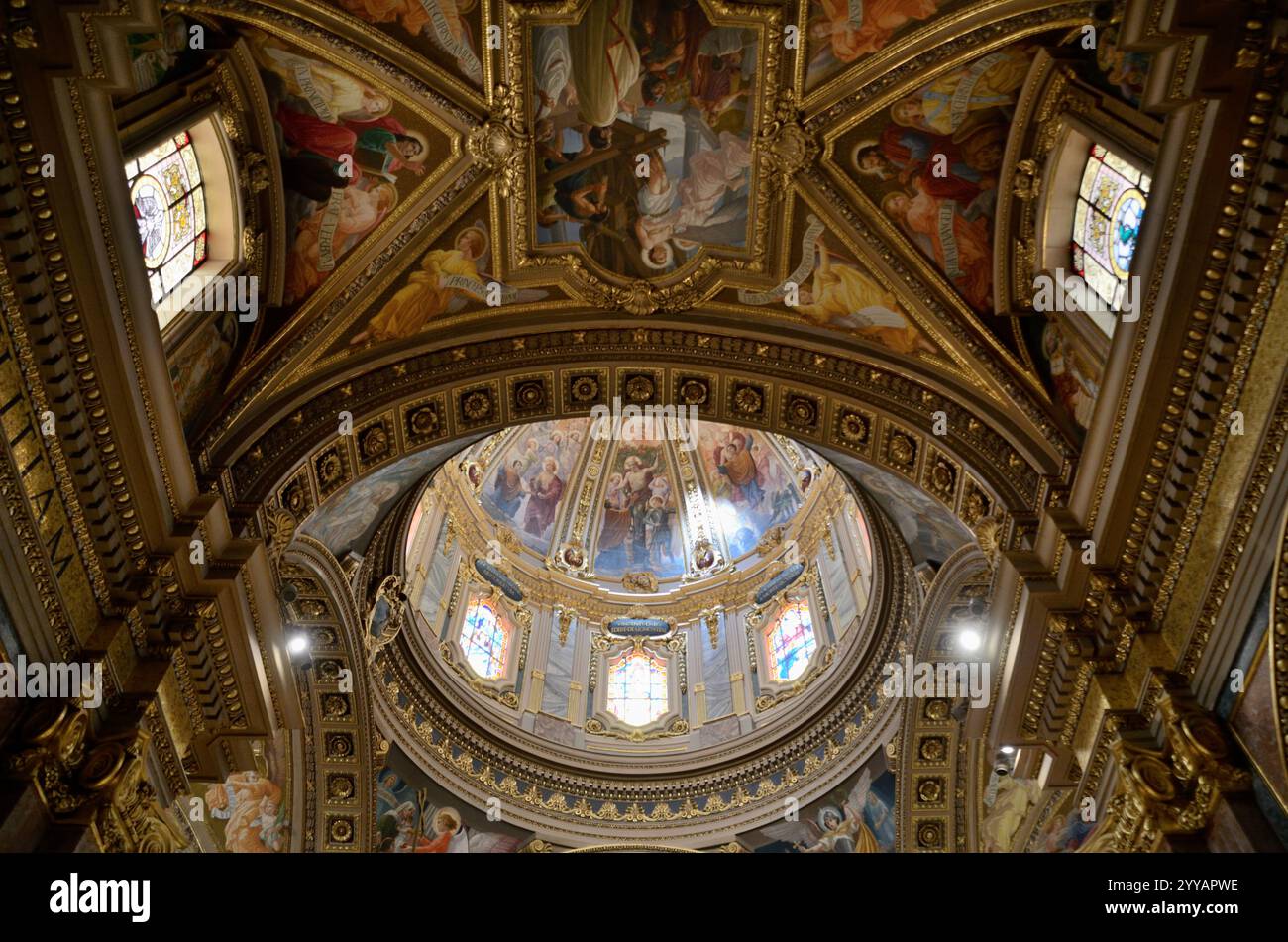 St george's basilica interior hi-res stock photography and images - Alamy