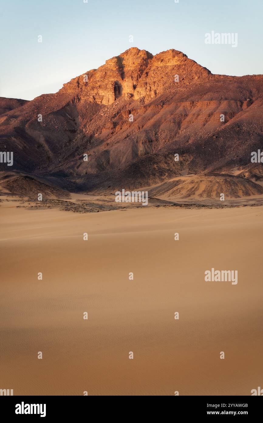 Sahara Desert Tadrart Rouge in Southern Algeria Stock Photo - Alamy