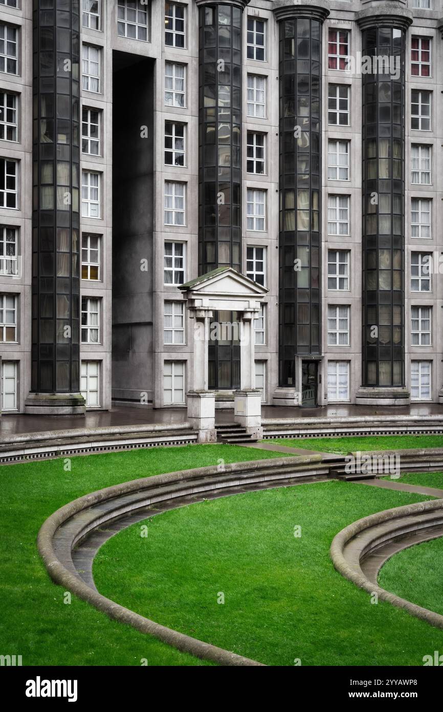 Brutalist Architecture in Suburban Paris Stock Photo - Alamy