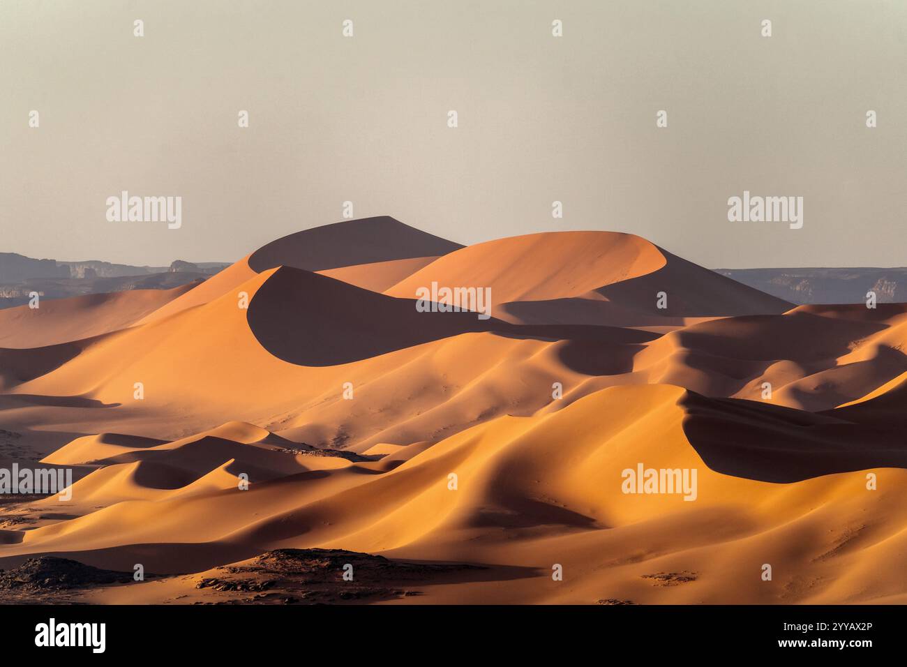 Sahara Desert Tadrart Rouge in Southern Algeria Stock Photo - Alamy
