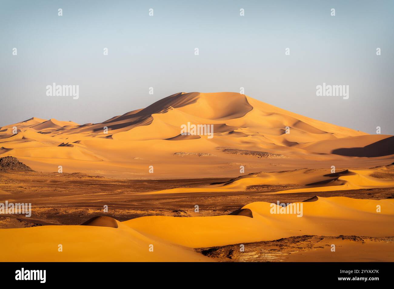 Sahara Desert Tadrart Rouge in Southern Algeria Stock Photo - Alamy