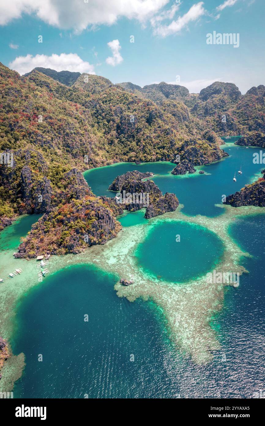 Lonely boat ocean philippines hi-res stock photography and images - Alamy