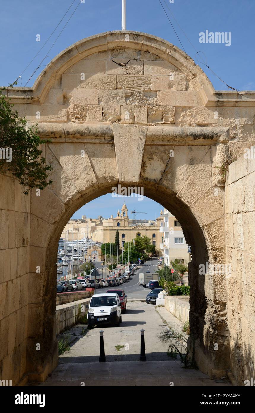 Birgu gate hi-res stock photography and images - Alamy