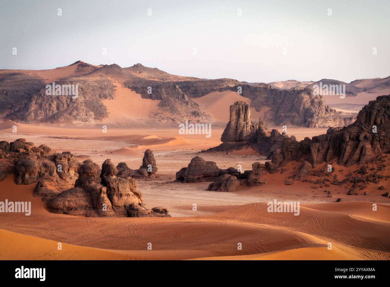 Sahara Desert Tadrart Rouge in Southern Algeria Stock Photo - Alamy