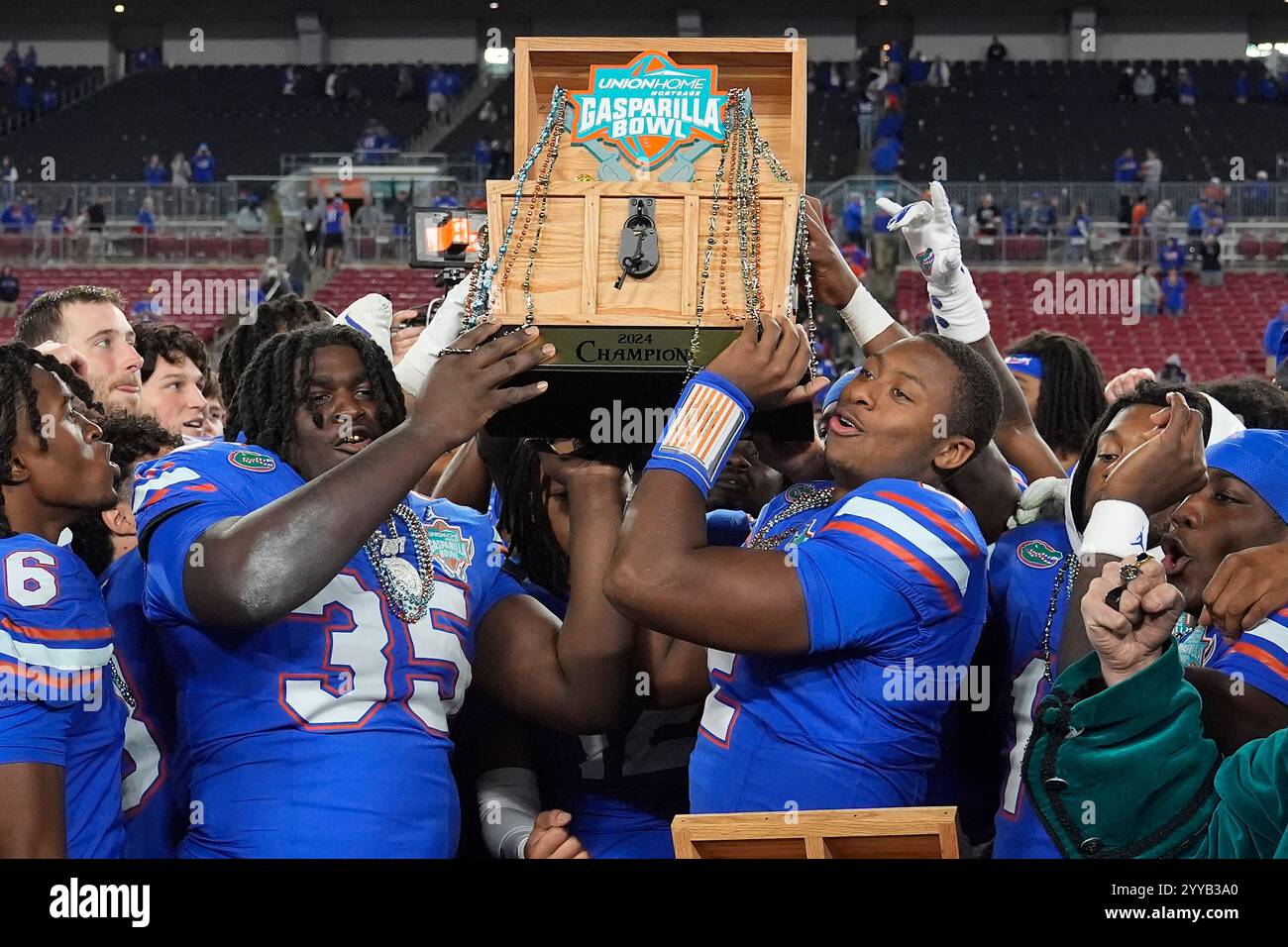 Florida defensive lineman D'Antre Robinson, left, and quarterback DJ ...