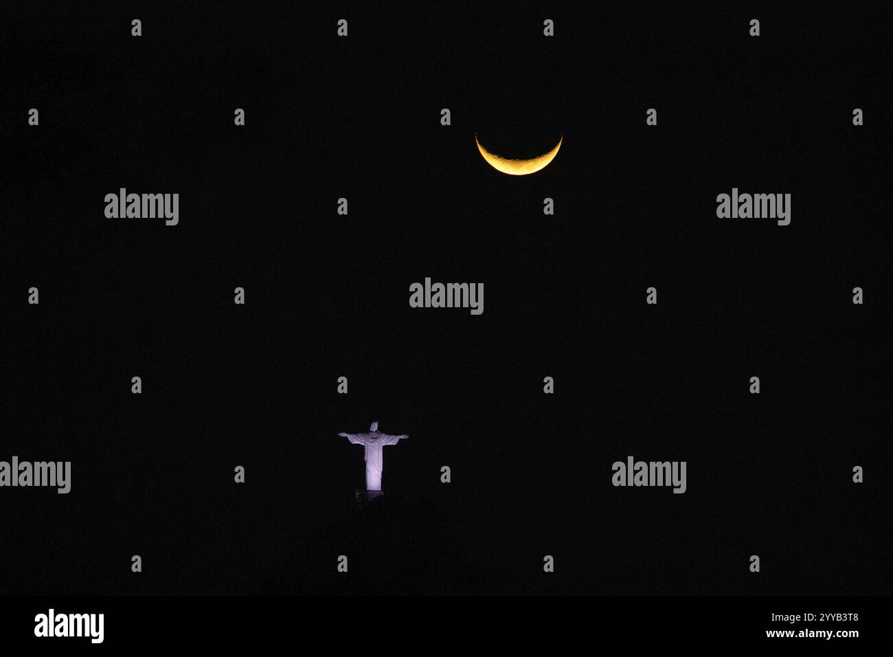 moonset with christ the redeemer in rio de janeiro, brazil - august 8 ...