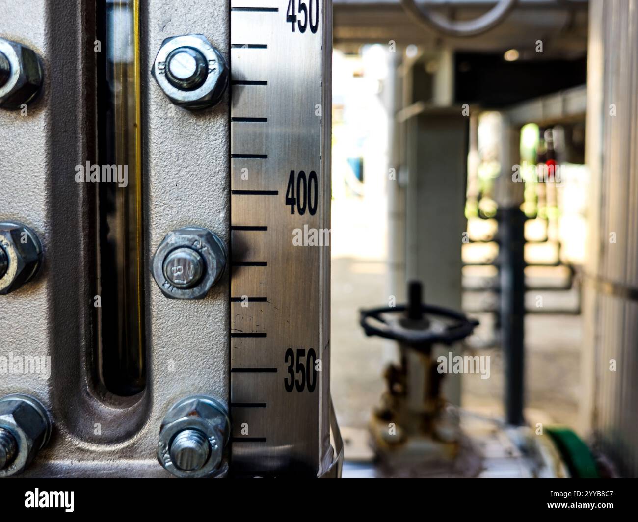 A Metal Measuring Device With A White Label That Reads 400 The Device