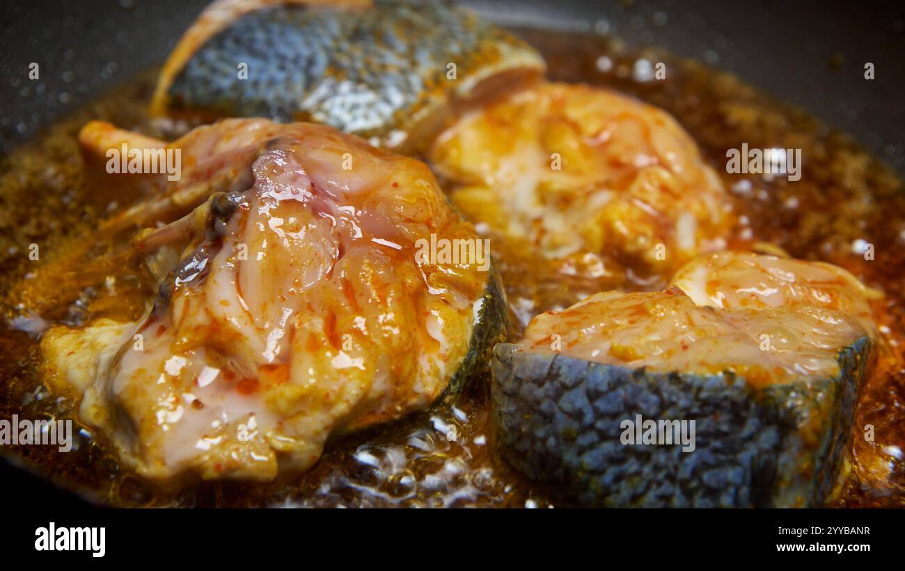 Golden crispy fish hi-res stock photography and images - Alamy