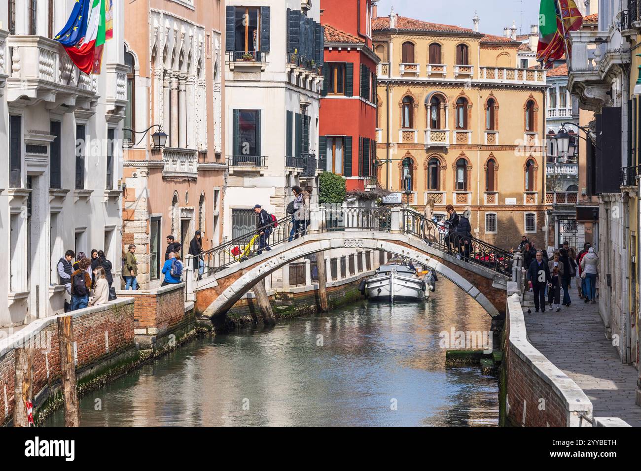 Small pedestrian bridge red hi-res stock photography and images - Alamy