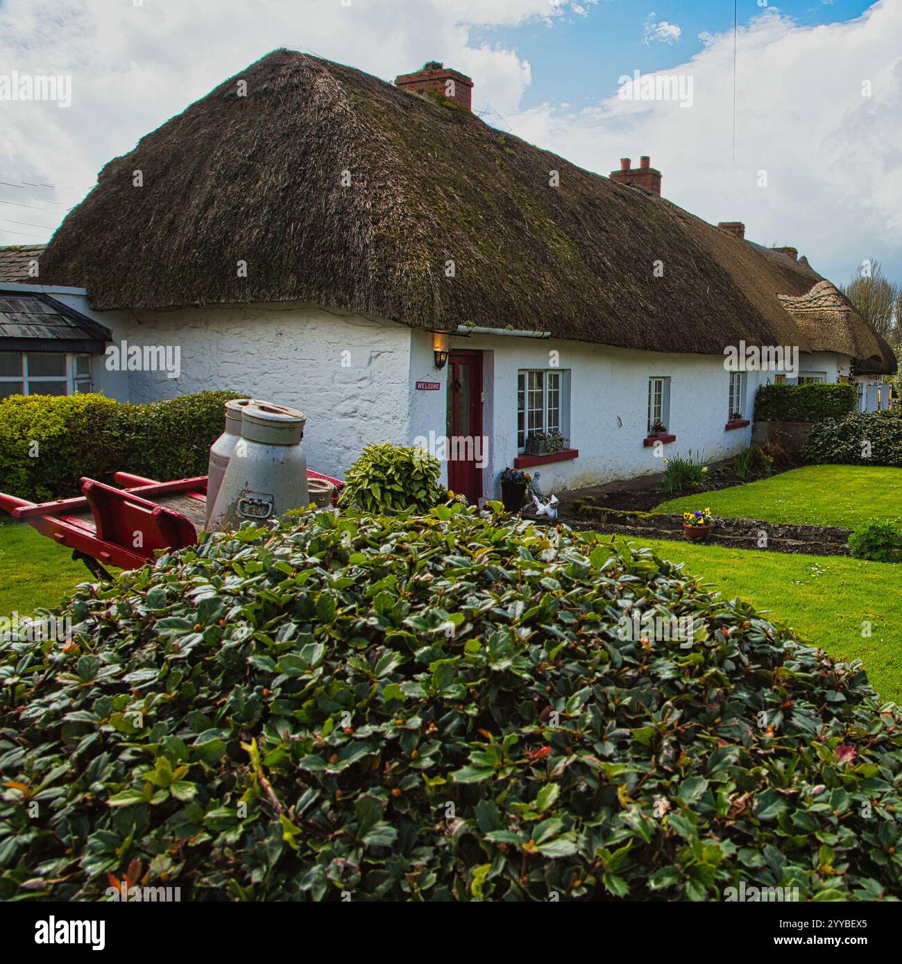 Irish cottage garden hi-res stock photography and images - Alamy