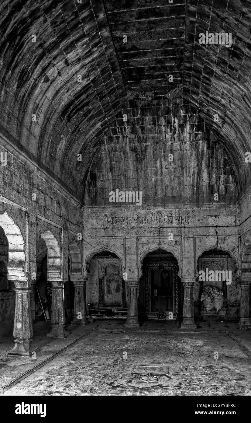 Interior of a Hindu temple at Rashin Stock Photo - Alamy