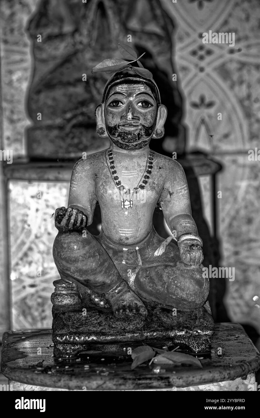 Statue of Hindu saint Akhoba Swami at Rashin village Stock Photo - Alamy