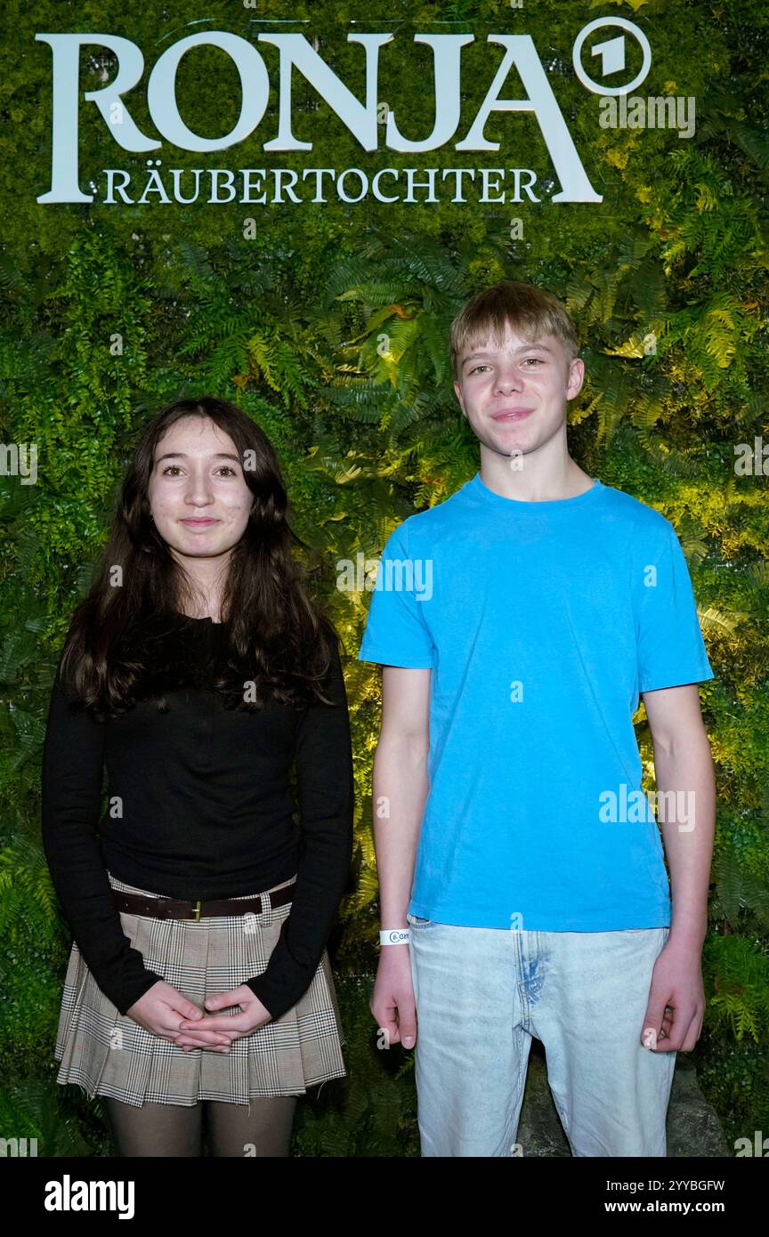 Asya Tolaz und Toni Wegewitz bei der Premiere der Fernsehserie Ronja ...