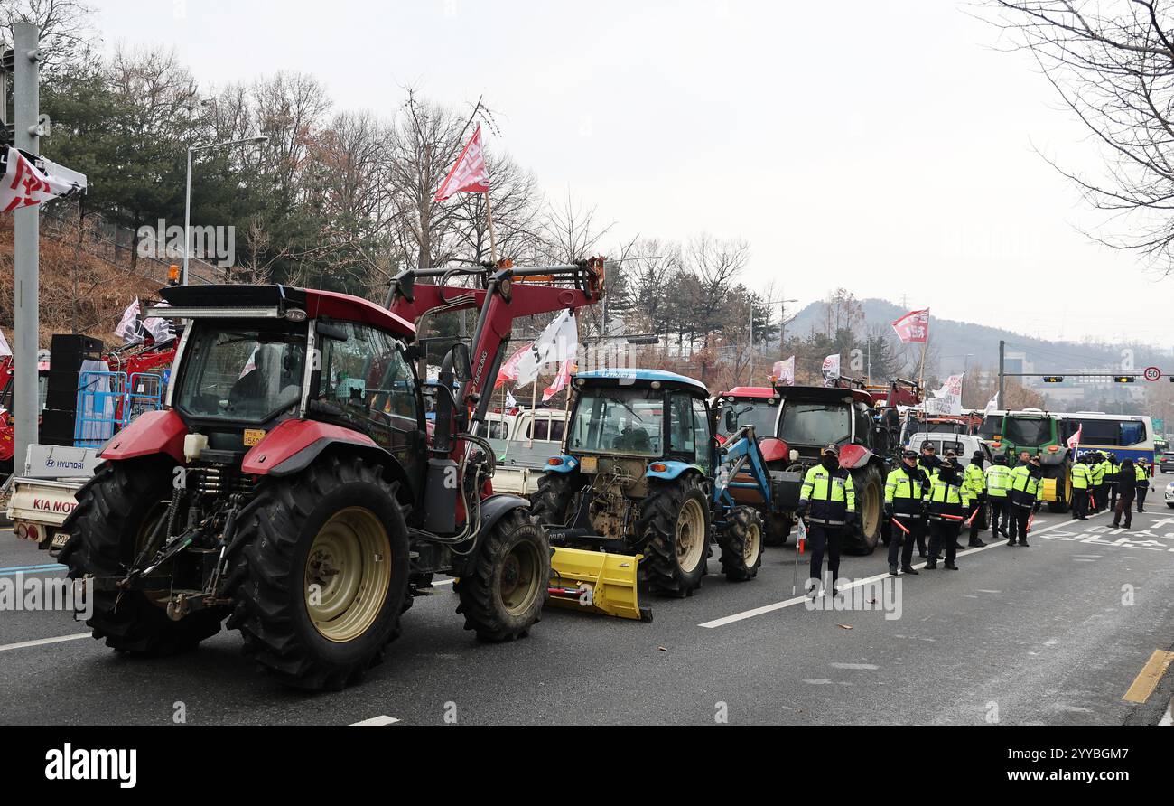 21st Dec, 2024. Tractor protest blocked by police Tractors driven by ...