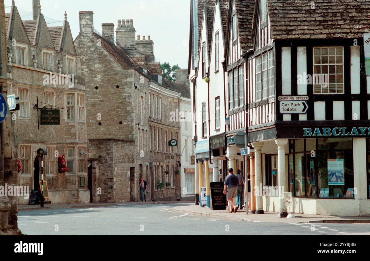 July 1995: UK, Gloucestershire, Cotswolds, Tetbury, Street scene Stock ...