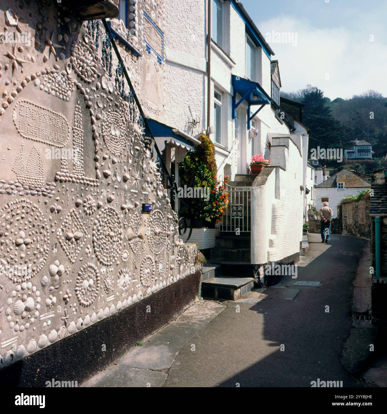 Street scene polperro cornwall hi-res stock photography and images - Alamy