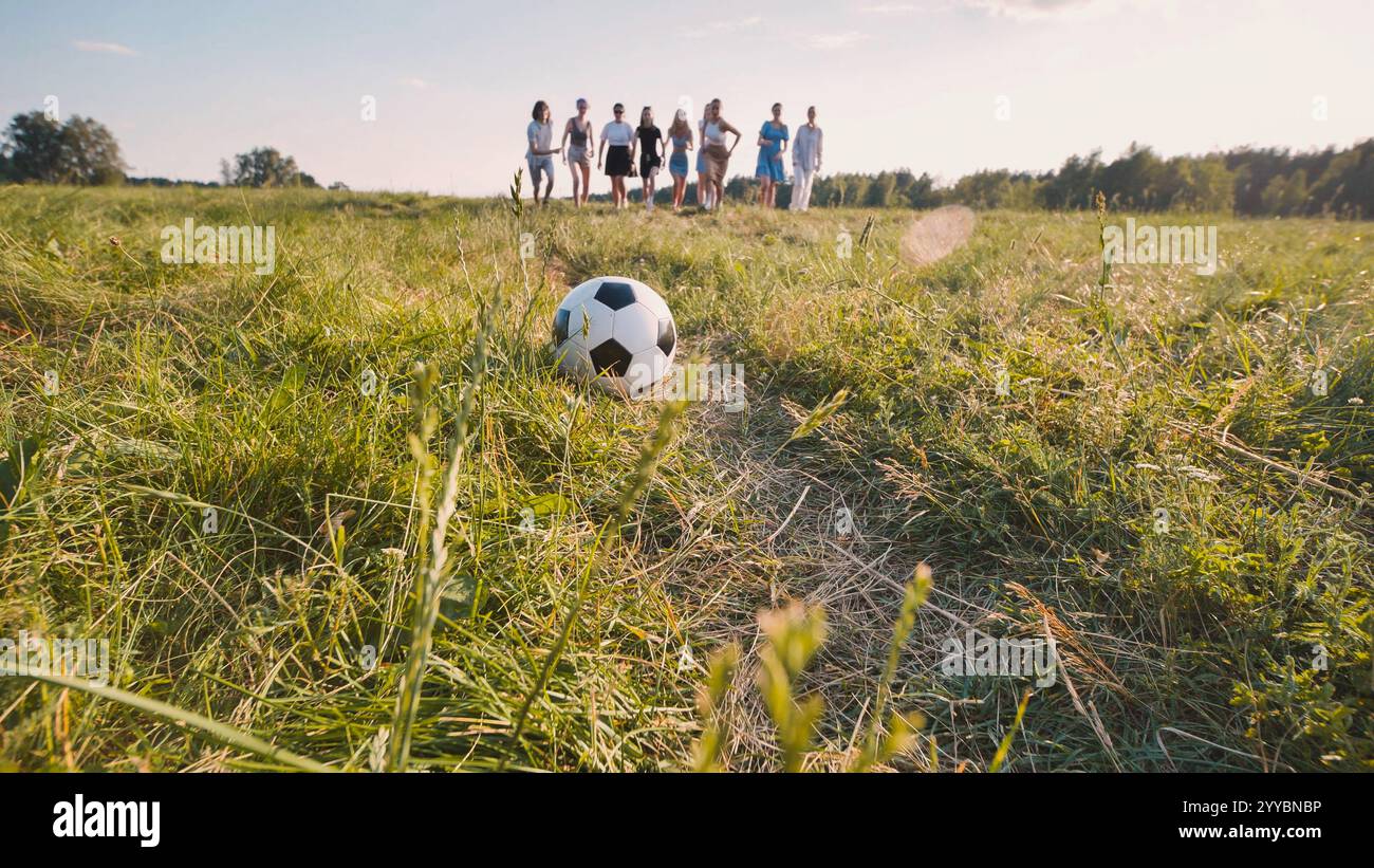 Team soccer players walking hi-res stock photography and images - Alamy