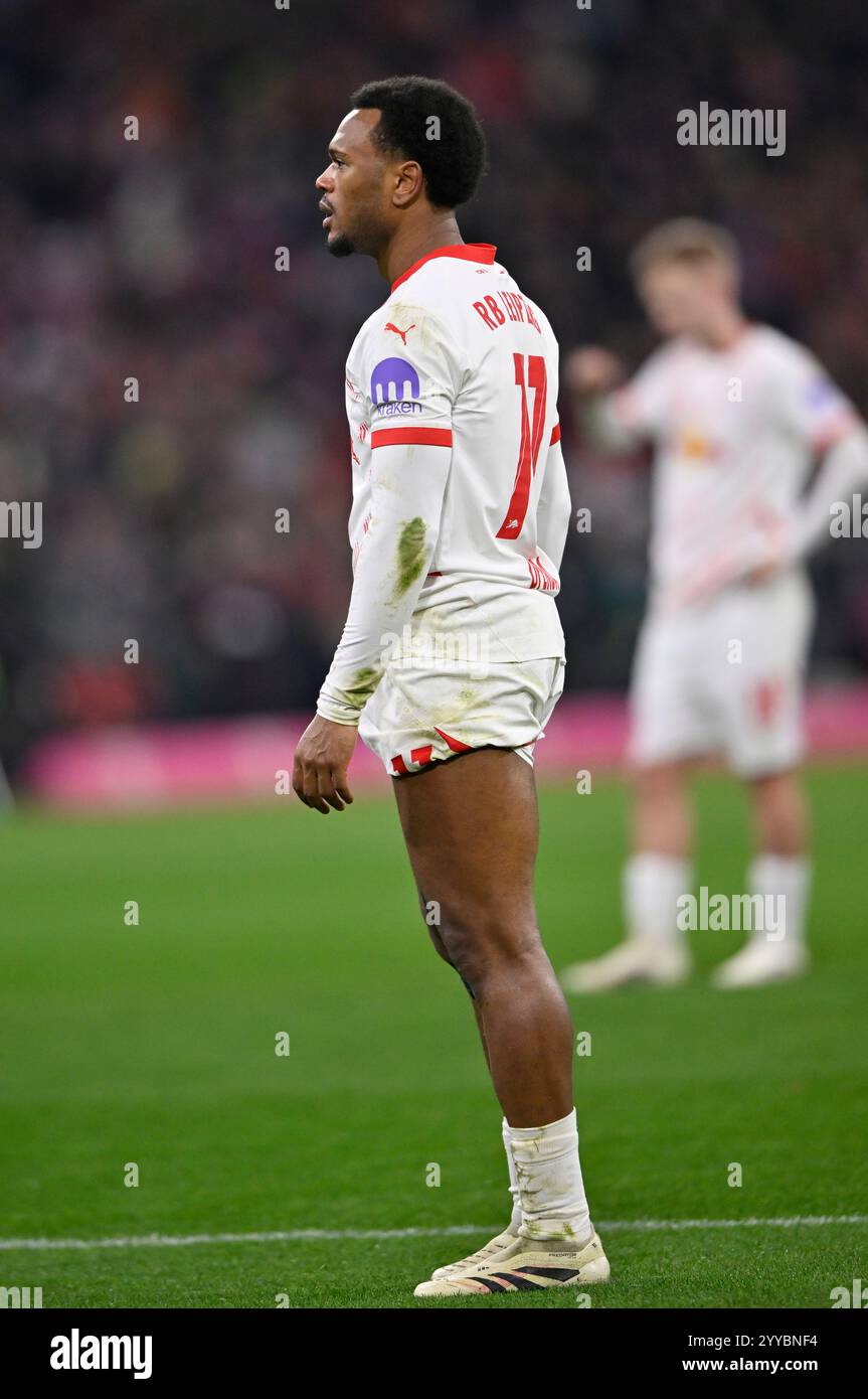 Lois Openda RasenBallsport RB Leipzig RBL (11) FC Bayern Muenchen FCB vs RB Leipzig RBL 20.12. ...