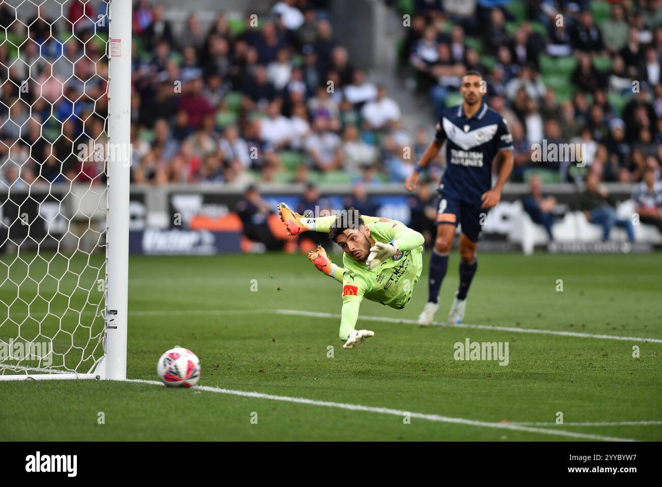 Australian soccer player patrick beach hi-res stock photography and ...