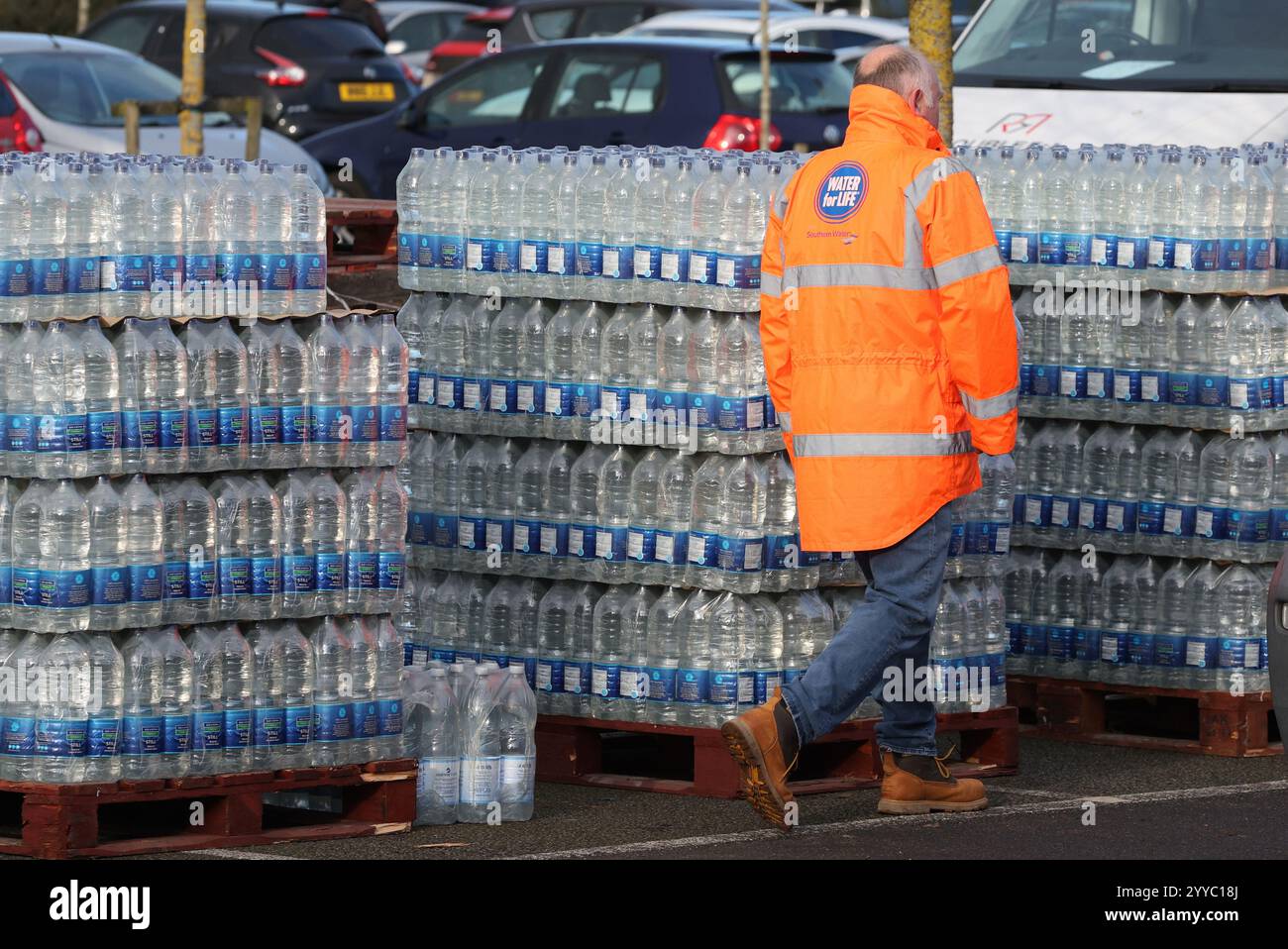 Water collection point in Southampton after a water outage left 58,000 ...