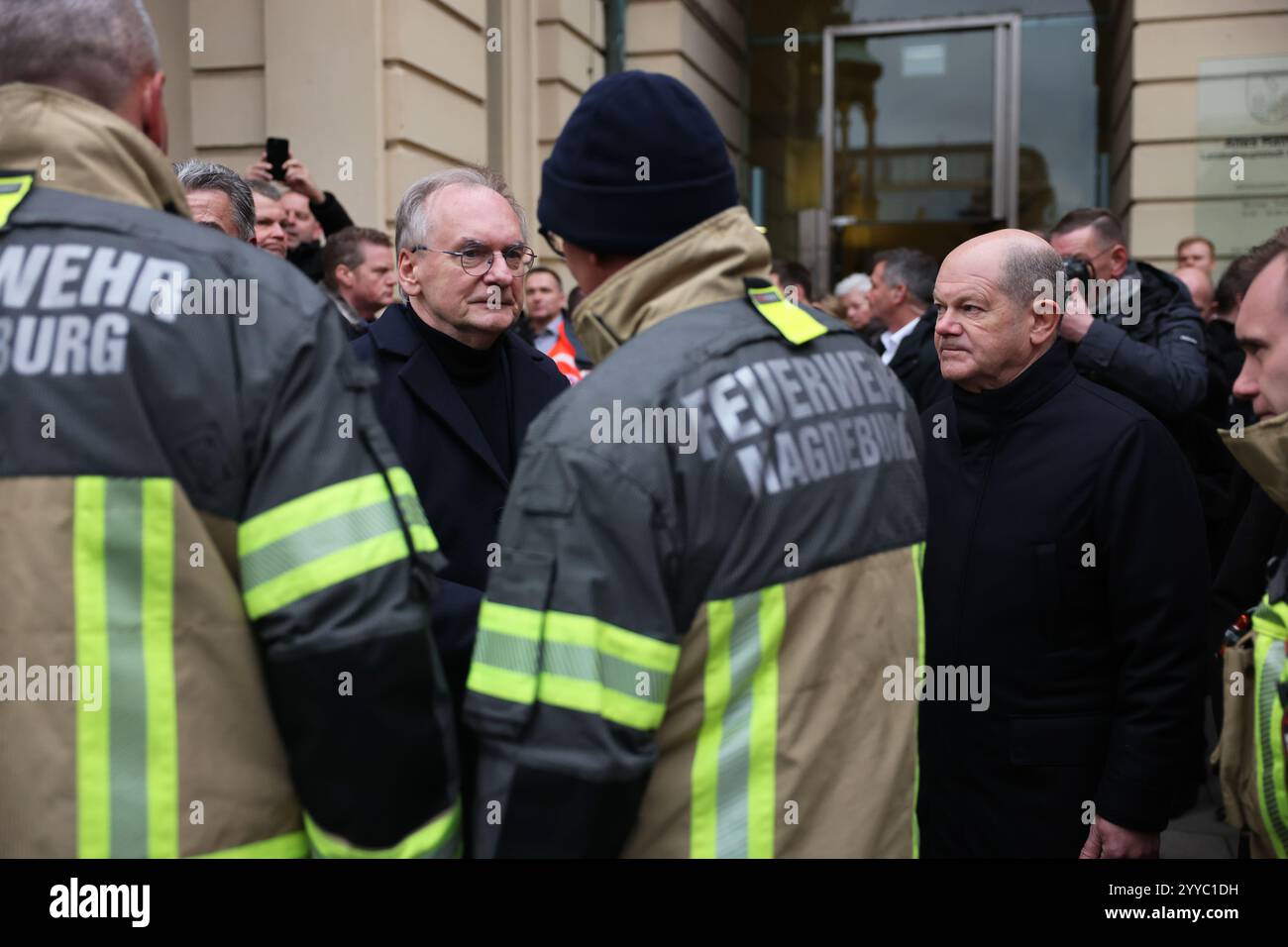 Magdeburg, Germany. 21st Dec, 2024. Federal Chancellor Olaf Scholz (r ...
