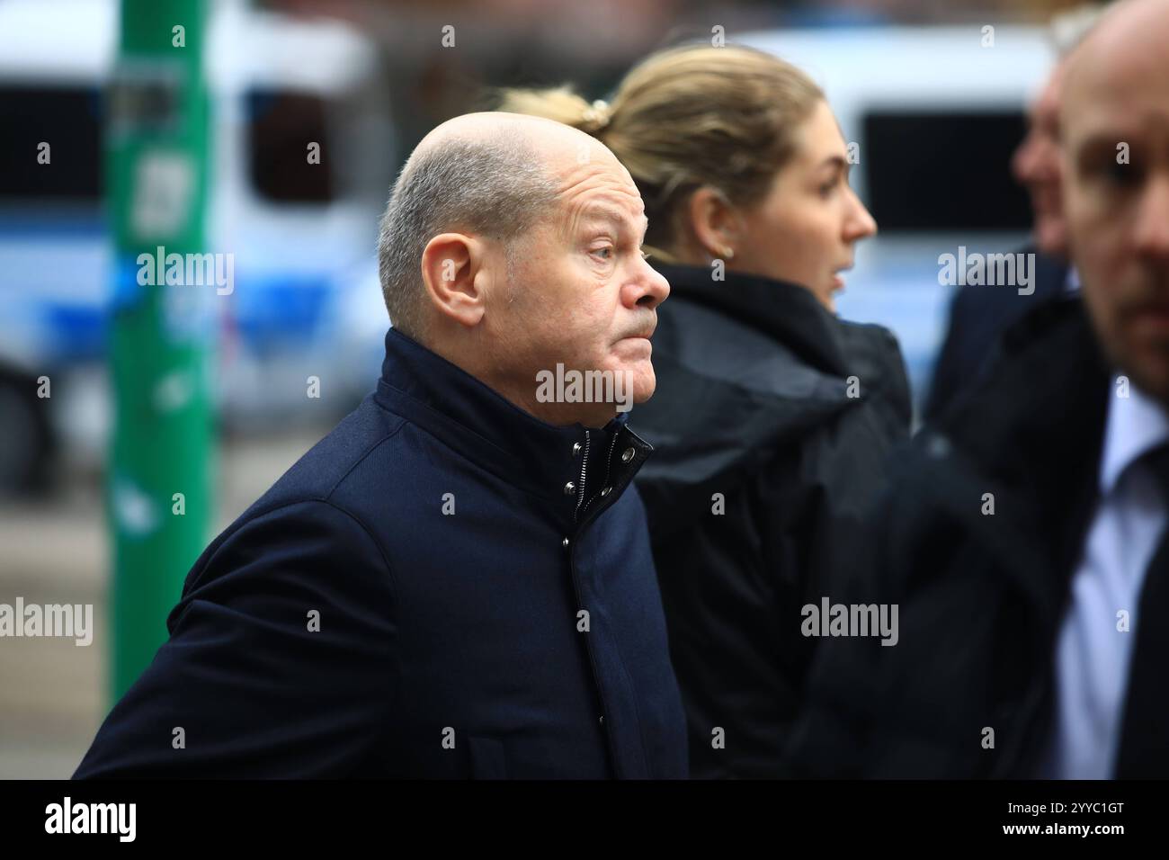 Bundeskanzler Scholz besucht Ort des Anschlages auf dem Magdeburger ...